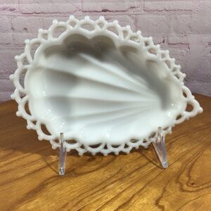 Westmoreland | Accents | Vintage Westmoreland White Milk Glass Shell Shaped Lace Edge Footed ...